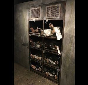 Morgue Foot Locker : Poison Props Animatronic Prop